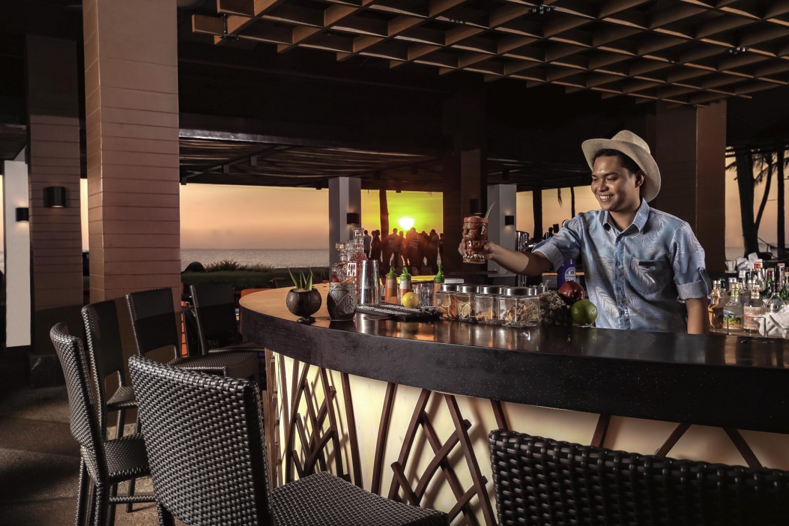 Sunset Bar Sofitel Philippine Plaza Manilas Poolside Restaurant
